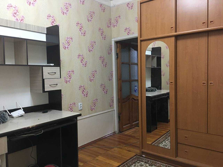 Продам 5-ти комнатную в Мирабадском районе ,Капитал банк   (ДИ140817)