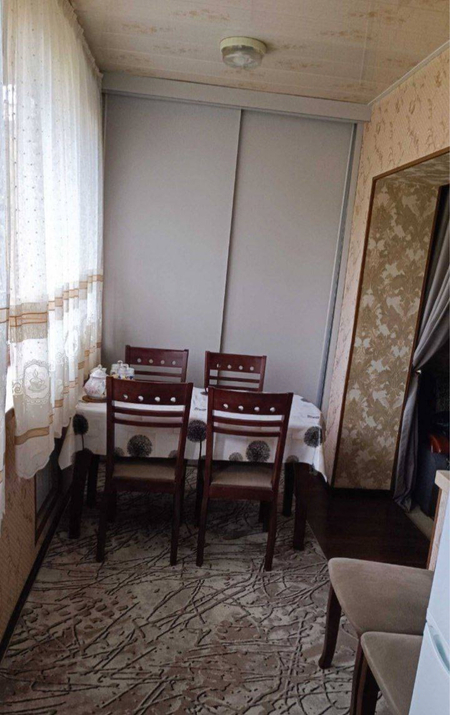 Продается Шота Руставели 2в3/3/4 кирпич 51м2 не торец балкон 2х6