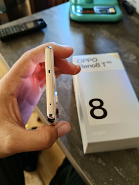 Суб-Флагман Oppo Reno 8t 5G 8/256 (edge) Snapdragon 695 кор-док...