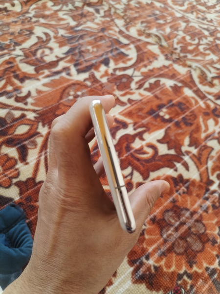 Samsung S10 5G sotiladi 8/256 sastayanasi yaxshi usta kormagan.