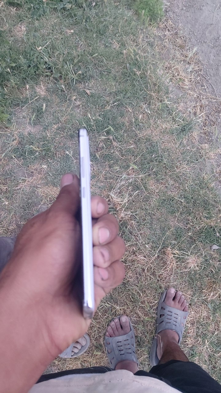 A 82 5g ekrani singan