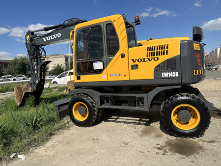 Экскаватор Volvo 2012 йил сотилади