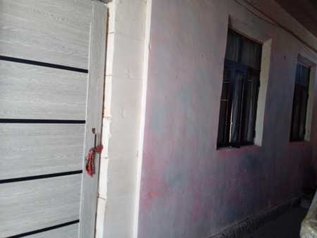 Vagzal xududida joylashgan xovli sotladi 3 xona  10 maktab orqasi