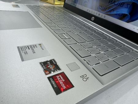 Hp pavilion ryzen 3 5300 8/512 ssd metal korpus barmoq izi bor patsvet